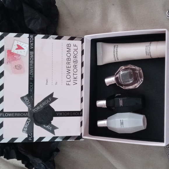 Viktor & Rolf | Other | Bnwt Flowerbomb Dew Midnight Body ...